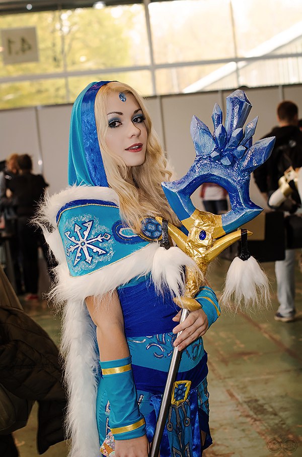 Dota 2 Crystal Maiden cosplay by Irachka written by Ghostru | Click-Storm